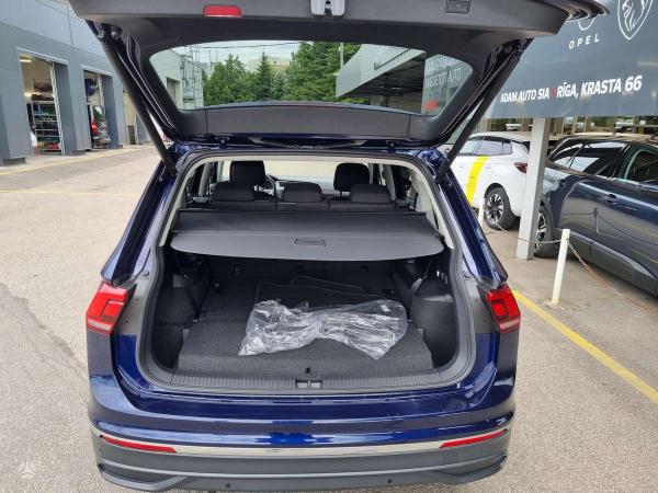 Blue Volkswagen Tiguan Allspace 2022 in Riga, with an engine capacity of 1.50 L and mileage of 91 thousand km for 20700 €, photo 5 on AUTOMOTO.COM.LV
