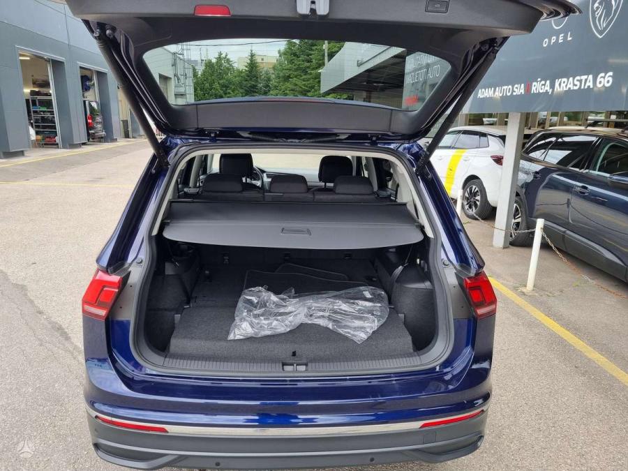 Zils Volkswagen Tiguan Allspace 2022 Rīga, ar dzinēja tilpumu 1.50 L un nobraukumu 91 tūkst. km par 20700 €, foto 6 vietnē AUTOMOTO.COM.LV