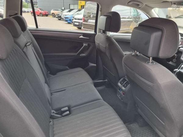 Blue Volkswagen Tiguan Allspace 2022 in Riga, with an engine capacity of 1.50 L and mileage of 91 thousand km for 20700 €, photo 8 on AUTOMOTO.COM.LV