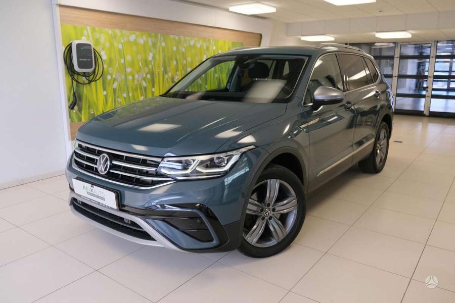 Blue Volkswagen Tiguan Allspace 2022 in Vilnius, with an engine capacity of 1.97 L and mileage of 121 thousand km for 27300 €, photo 1 on AUTOMOTO.COM.LV
