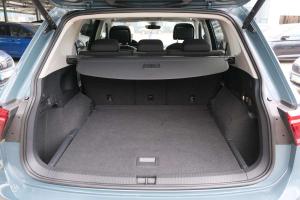 Blue Volkswagen Tiguan Allspace 2022 in Vilnius, with an engine capacity of 1.97 L and mileage of 121 thousand km for 27300 €, photo 32 on AUTOMOTO.COM.LV