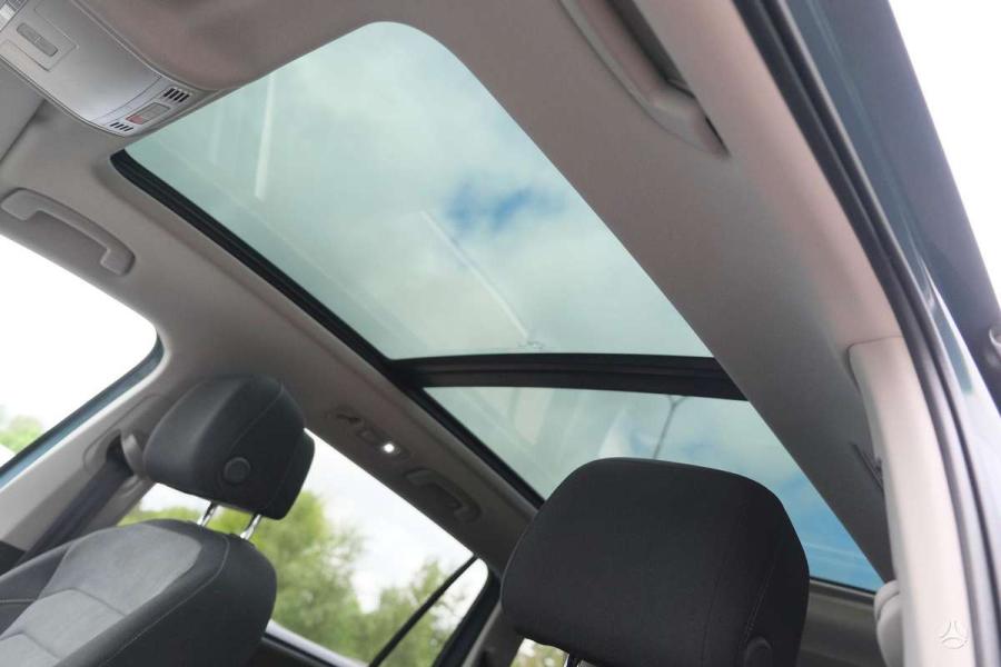 Blue Volkswagen Tiguan Allspace 2022 in Vilnius, with an engine capacity of 1.97 L and mileage of 121 thousand km for 27300 €, photo 35 on AUTOMOTO.COM.LV