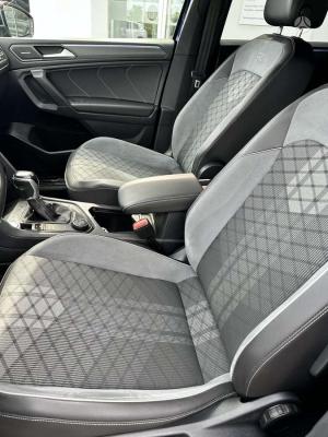 Blue Volkswagen Tiguan Allspace 2022 in Siauliai, with an engine capacity of 1.97 L and mileage of 165 thousand km for 24900 €, photo 20 on AUTOMOTO.COM.LV