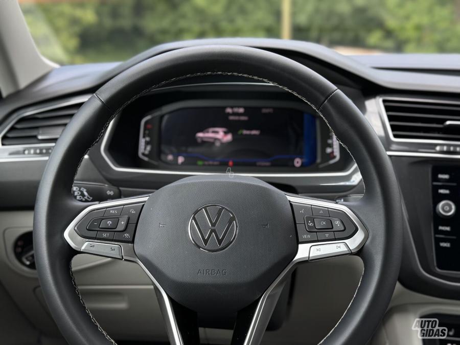 Blue Volkswagen Tiguan Allspace 2023 in Vilnius, with an engine capacity of 2.00 L and mileage of 48 thousand km for 29400 €, photo 23 on AUTOMOTO.COM.LV