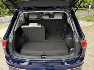Blue Volkswagen Tiguan Allspace 2023 in Vilnius, with an engine capacity of 2.00 L and mileage of 48 thousand km for 29400 €, photo 31 on AUTOMOTO.COM.LV