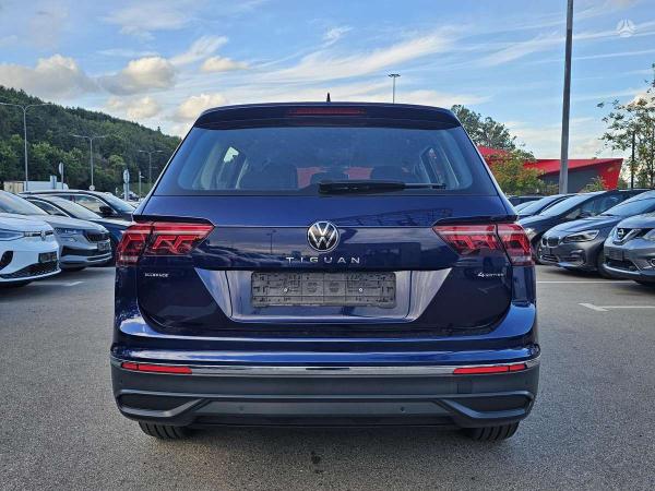 Volkswagen Tiguan Allspace 2023 in Vilnius on AUTOMOTO.COM.LV Blue Volkswagen Tiguan Allspace 2023 in Vilnius, with an engine capacity of 1.97 L and mileage of 205 thousand km for 20000 €, photo 6 on AUTOMOTO.COM.LV