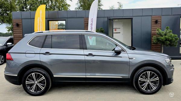 Brown Volkswagen Tiguan Allspace 2018 in Taurage, with an engine capacity of 1.97 L and mileage of 237 thousand km for 15850 €, photo 6 on AUTOMOTO.COM.LV