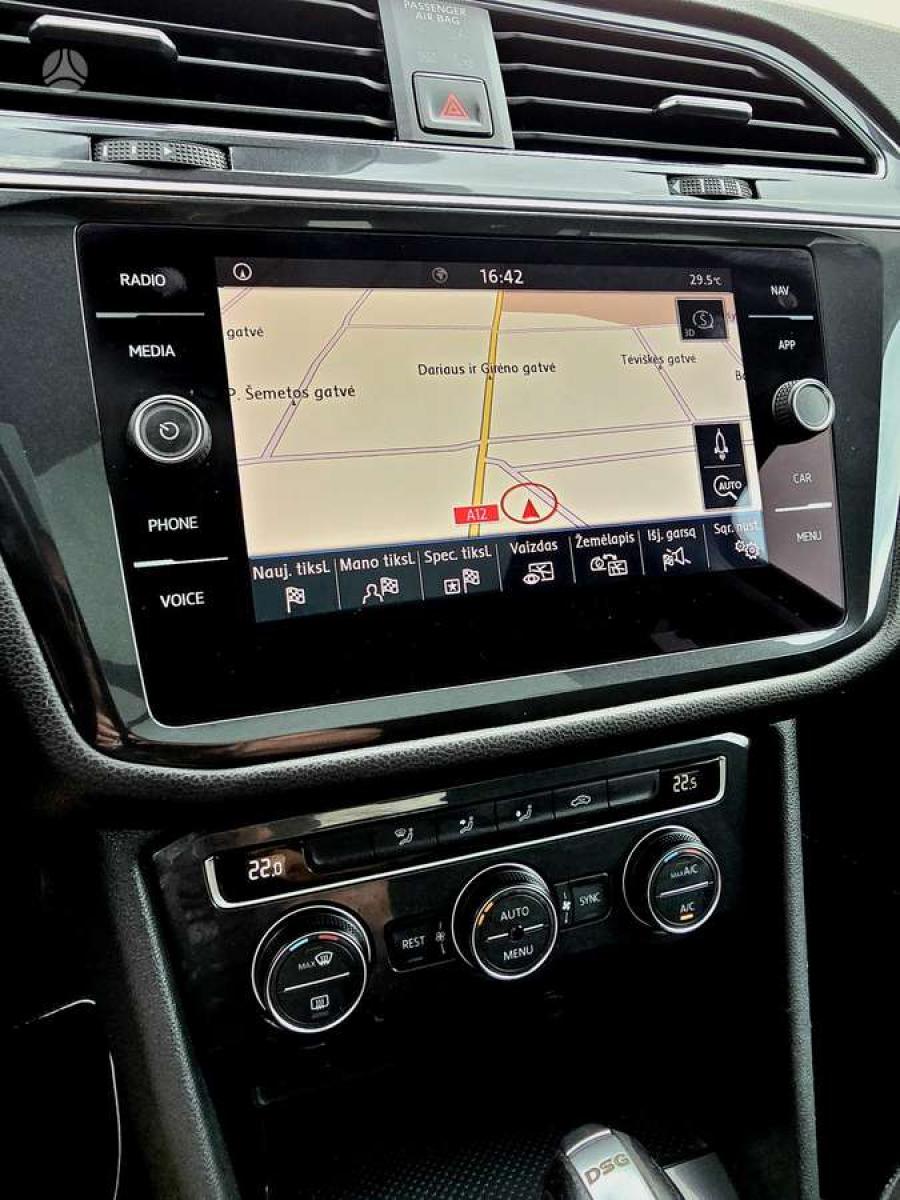Brown Volkswagen Tiguan Allspace 2018 in Taurage, with an engine capacity of 1.97 L and mileage of 237 thousand km for 15850 €, photo 19 on AUTOMOTO.COM.LV