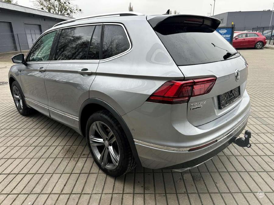 Brown Volkswagen Tiguan Allspace 2020 in Kaunas, with an engine capacity of 1.50 L and mileage of 186 thousand km for 20900 €, photo 5 on AUTOMOTO.COM.LV