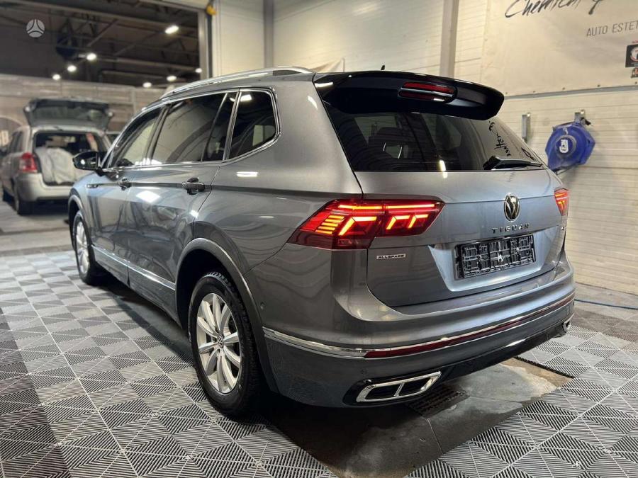 Brūns Volkswagen Tiguan Allspace 2022 Kauņa, ar dzinēja tilpumu 2.00 L un nobraukumu 173 tūkst. km par 30000 €, foto 3 vietnē AUTOMOTO.COM.LV