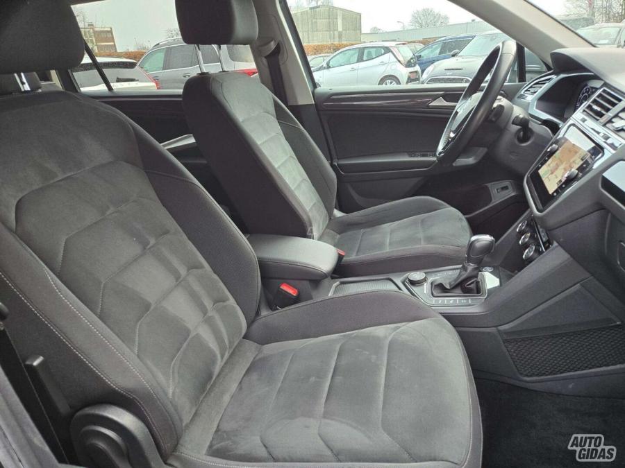 Pelēks Volkswagen Tiguan Allspace 2018 Kauņa, ar dzinēja tilpumu 2.00 L un nobraukumu 62 tūkst. km par 33114 €, foto 19 vietnē AUTOMOTO.COM.LV