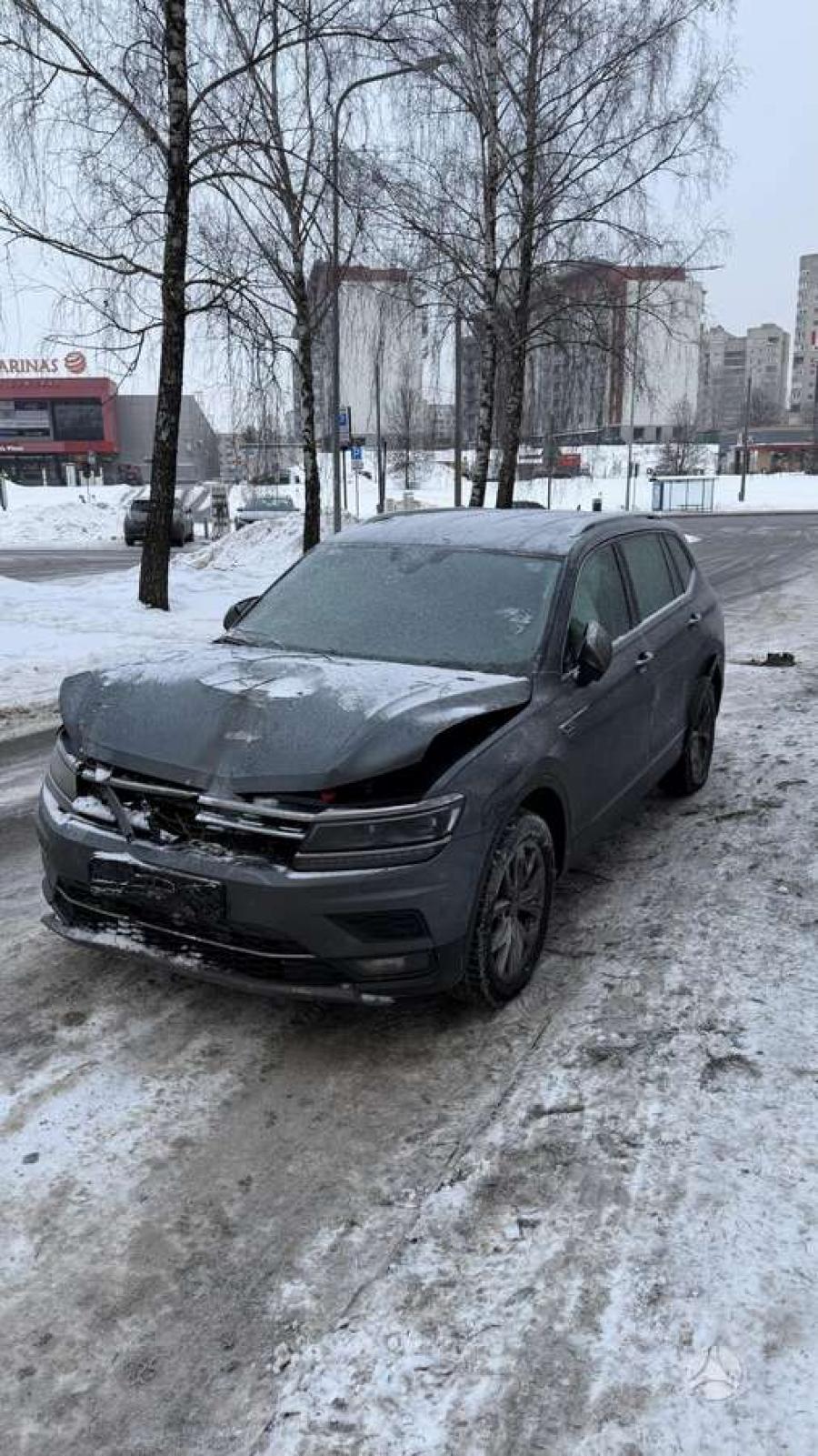 Grey Volkswagen Tiguan Allspace 2018 in Vilnius, with an engine capacity of 1.97 L and mileage of 300 thousand km for 9000 €, photo 2 on AUTOMOTO.COM.LV
