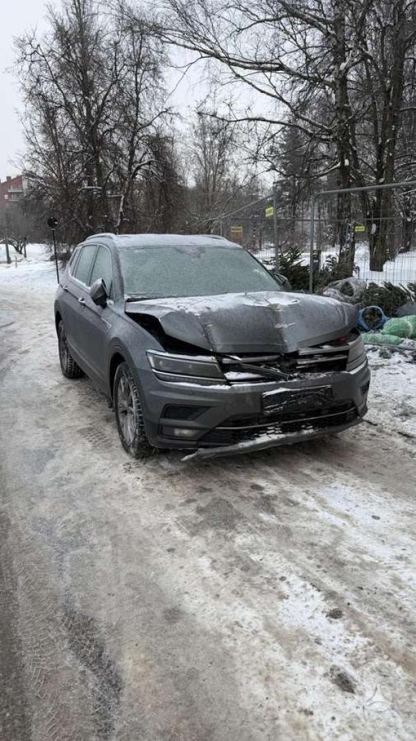 Pelēks Volkswagen Tiguan Allspace 2018 Viļņa, ar dzinēja tilpumu 1.97 L un nobraukumu 300 tūkst. km par 9000 €, foto 3 vietnē AUTOMOTO.COM.LV