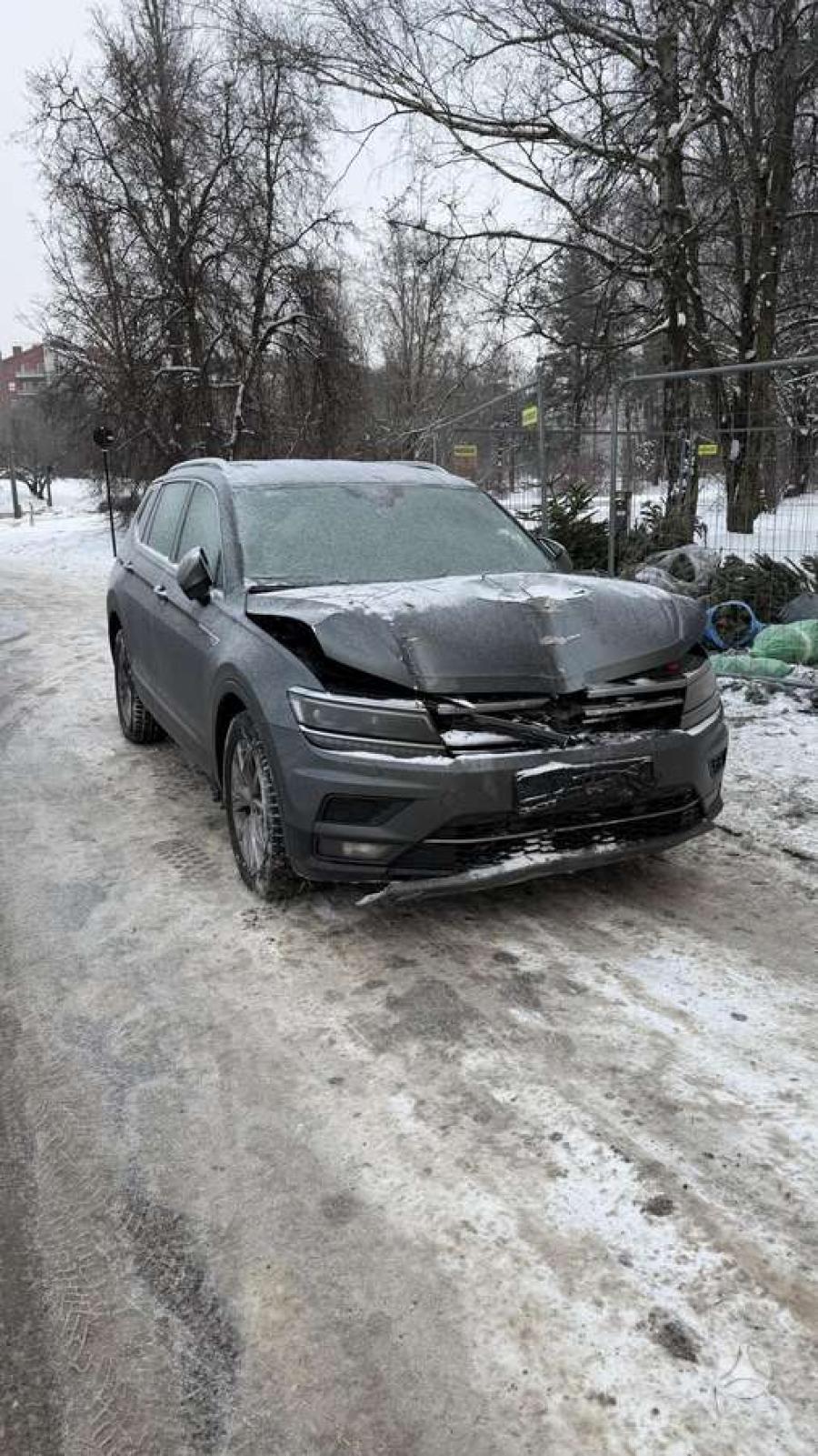 Grey Volkswagen Tiguan Allspace 2018 in Vilnius, with an engine capacity of 1.97 L and mileage of 300 thousand km for 9000 €, photo 3 on AUTOMOTO.COM.LV