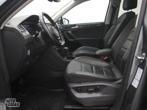 Grey Volkswagen Tiguan Allspace 2018 in Vilnius, with an engine capacity of 2.00 L and mileage of 178 thousand km for 20699 €, photo 4 on AUTOMOTO.COM.LV
