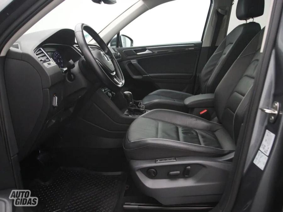 Grey Volkswagen Tiguan Allspace 2018 in Vilnius, with an engine capacity of 2.00 L and mileage of 178 thousand km for 20699 €, photo 4 on AUTOMOTO.COM.LV