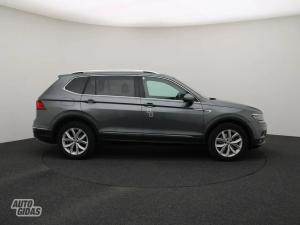 Grey Volkswagen Tiguan Allspace 2018 in Vilnius, with an engine capacity of 2.00 L and mileage of 178 thousand km for 20699 €, photo 9 on AUTOMOTO.COM.LV
