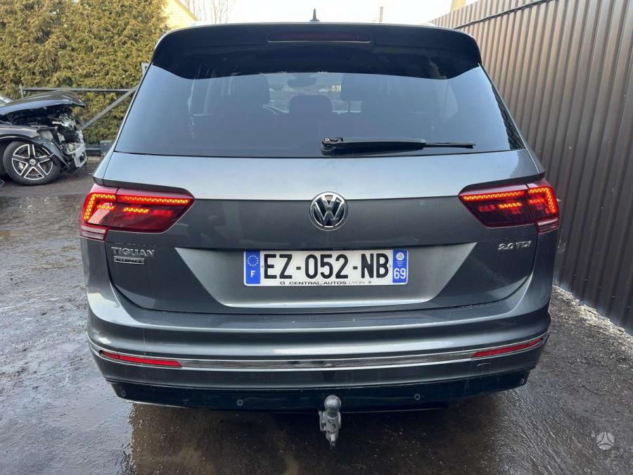 Grey Volkswagen Tiguan Allspace 2018 in Kaunas, with an engine capacity of 1.97 L and mileage of 170 thousand km for 8200 €, photo 9 on AUTOMOTO.COM.LV