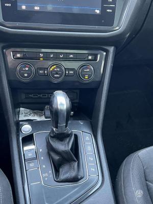 Grey Volkswagen Tiguan Allspace 2018 in Kaunas, with an engine capacity of 1.97 L and mileage of 170 thousand km for 8200 €, photo 12 on AUTOMOTO.COM.LV