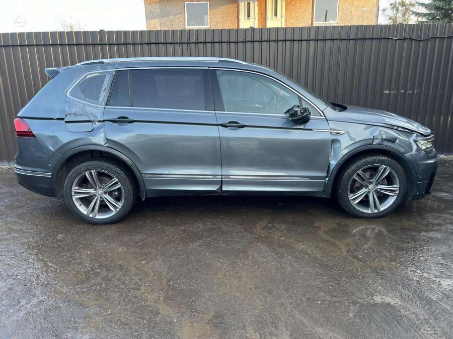 Grey Volkswagen Tiguan Allspace 2018 in Kaunas, with an engine capacity of 1.97 L and mileage of 170 thousand km for 7500 €, photo 5 on AUTOMOTO.COM.LV