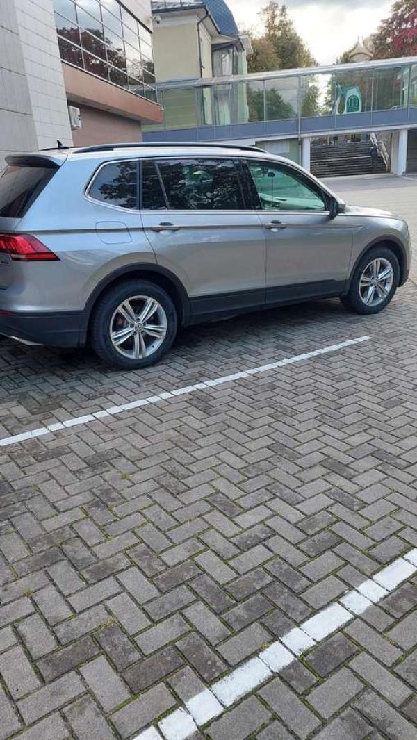 Pelēks Volkswagen Tiguan Allspace 2019 Druskininkai, ar dzinēja tilpumu 1.98 L un nobraukumu 116 tūkst. km par 18600 €, foto 3 vietnē AUTOMOTO.COM.LV