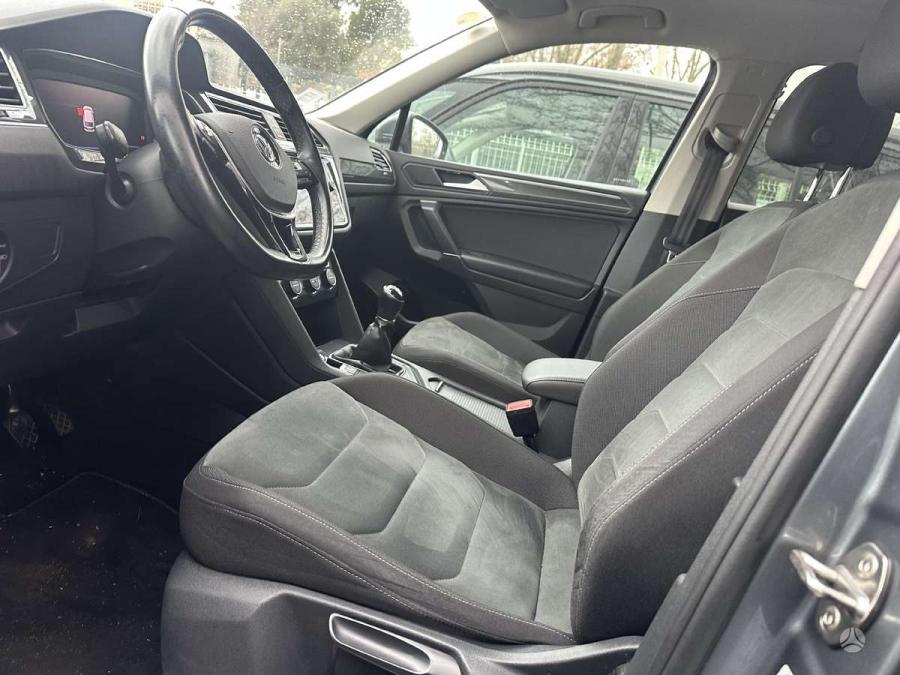 Pelēks Volkswagen Tiguan Allspace 2019 Kauņa, ar dzinēja tilpumu 1.97 L un nobraukumu 240 tūkst. km par 17500 €, foto 4 vietnē AUTOMOTO.COM.LV