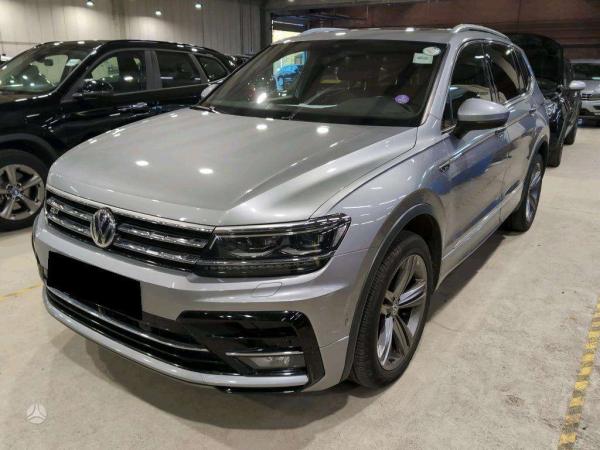 Grey Volkswagen Tiguan Allspace 2019 in Vilnius, with an engine capacity of 1.50 L and mileage of 209 thousand km for 18743 €, photo 1 on AUTOMOTO.COM.LV