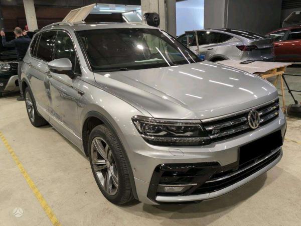 Grey Volkswagen Tiguan Allspace 2019 in Vilnius, with an engine capacity of 1.50 L and mileage of 209 thousand km for 18743 €, photo 3 on AUTOMOTO.COM.LV