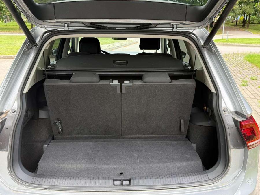 Серый Фольксваген Tiguan Allspace 2019 в Таураге, объемом двигателя 1.97 л и пробегом 250 тыс. км за 14000 €, фото 16 на AUTOMOTO.COM.LV