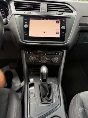 Серый Фольксваген Tiguan Allspace 2019 в Таураге, объемом двигателя 1.97 л и пробегом 250 тыс. км за 14000 €, фото 20 на AUTOMOTO.COM.LV