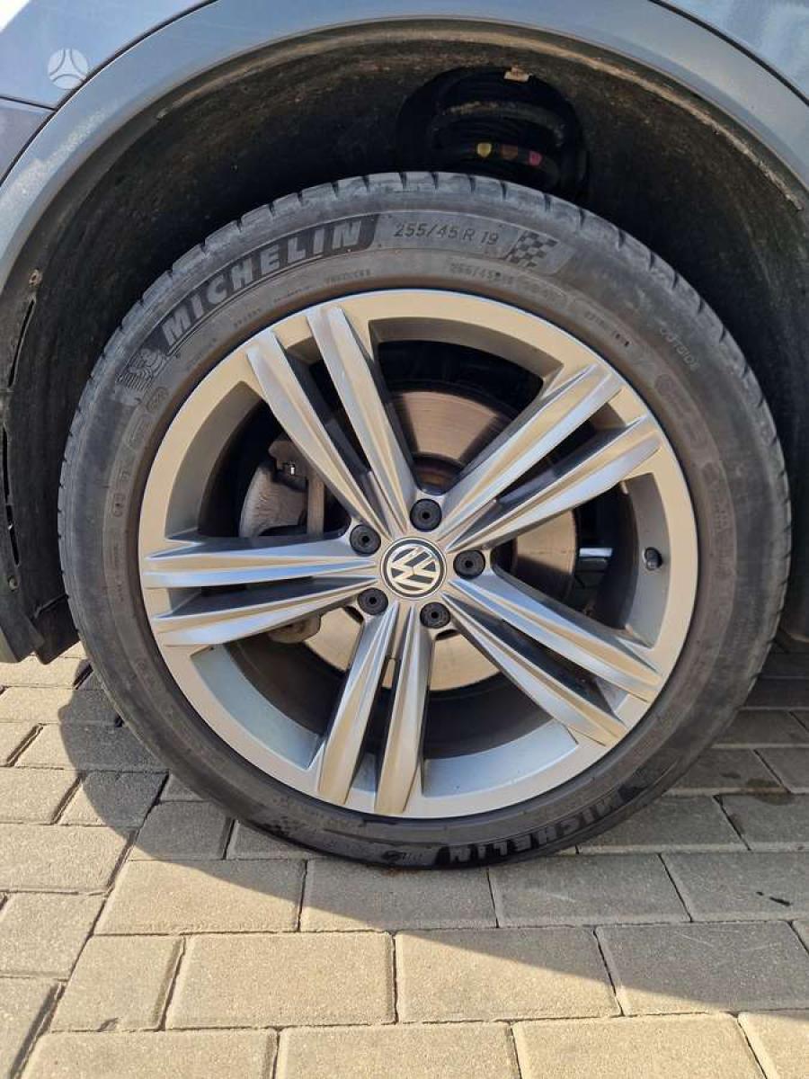 Pelēks Volkswagen Tiguan Allspace 2019 Kauņa, ar dzinēja tilpumu 1.97 L un nobraukumu 161 tūkst. km par 19500 €, foto 10 vietnē AUTOMOTO.COM.LV