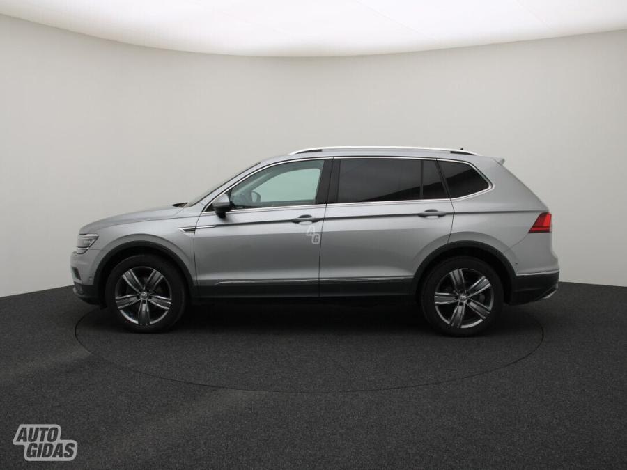 Grey Volkswagen Tiguan Allspace 2020 in Vilnius, with an engine capacity of 2.00 L and mileage of 205 thousand km for 20799 €, photo 6 on AUTOMOTO.COM.LV