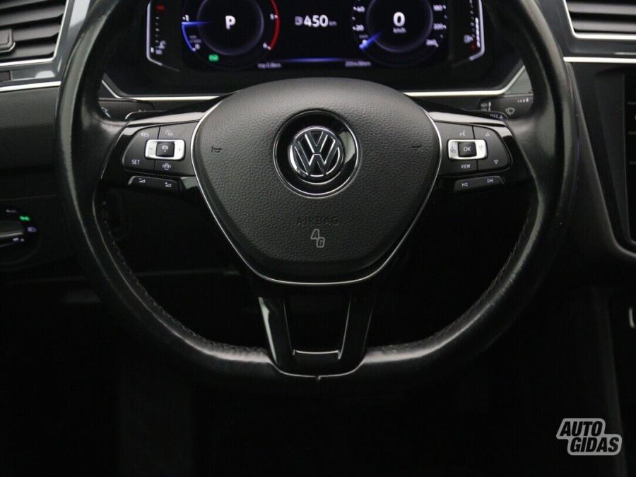 Grey Volkswagen Tiguan Allspace 2020 in Vilnius, with an engine capacity of 2.00 L and mileage of 205 thousand km for 20799 €, photo 18 on AUTOMOTO.COM.LV