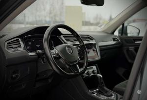 Pelēks Volkswagen Tiguan Allspace 2020 Tauragė, ar dzinēja tilpumu 1.97 L un nobraukumu 178 tūkst. km par 17900 €, foto 33 vietnē AUTOMOTO.COM.LV