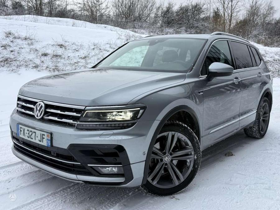 Grey Volkswagen Tiguan Allspace 2021 in Vilnius, with an engine capacity of 2.00 L and mileage of 272 thousand km for 15750 €, photo 2 on AUTOMOTO.COM.LV