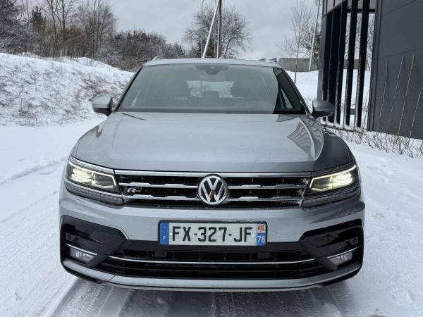 Grey Volkswagen Tiguan Allspace 2021 in Vilnius, with an engine capacity of 2.00 L and mileage of 272 thousand km for 15750 €, photo 3 on AUTOMOTO.COM.LV