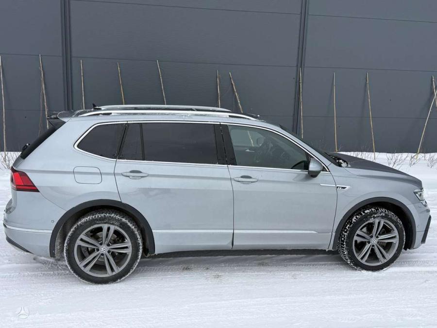Grey Volkswagen Tiguan Allspace 2021 in Vilnius, with an engine capacity of 2.00 L and mileage of 272 thousand km for 15750 €, photo 4 on AUTOMOTO.COM.LV