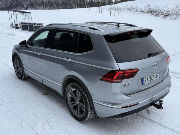 Grey Volkswagen Tiguan Allspace 2021 in Vilnius, with an engine capacity of 2.00 L and mileage of 272 thousand km for 15750 €, photo 7 on AUTOMOTO.COM.LV