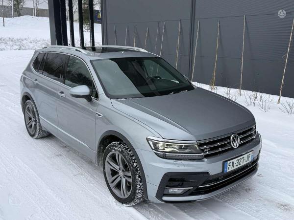 Grey Volkswagen Tiguan Allspace 2021 in Vilnius, with an engine capacity of 2.00 L and mileage of 272 thousand km for 15750 €, photo 8 on AUTOMOTO.COM.LV