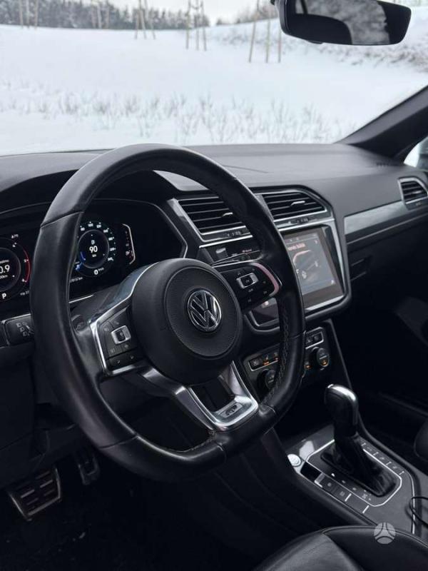 Grey Volkswagen Tiguan Allspace 2021 in Vilnius, with an engine capacity of 2.00 L and mileage of 272 thousand km for 15750 €, photo 9 on AUTOMOTO.COM.LV