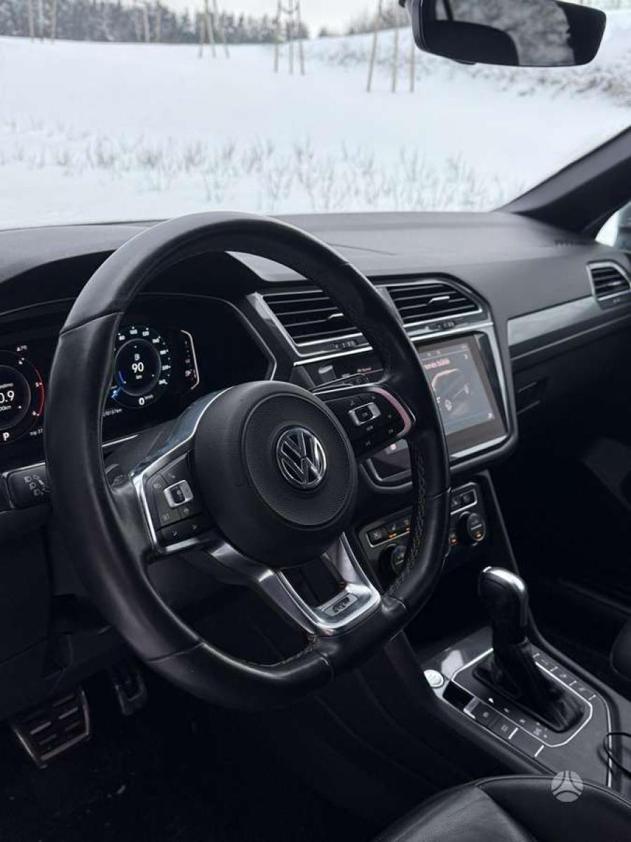Grey Volkswagen Tiguan Allspace 2021 in Vilnius, with an engine capacity of 2.00 L and mileage of 272 thousand km for 15750 €, photo 9 on AUTOMOTO.COM.LV