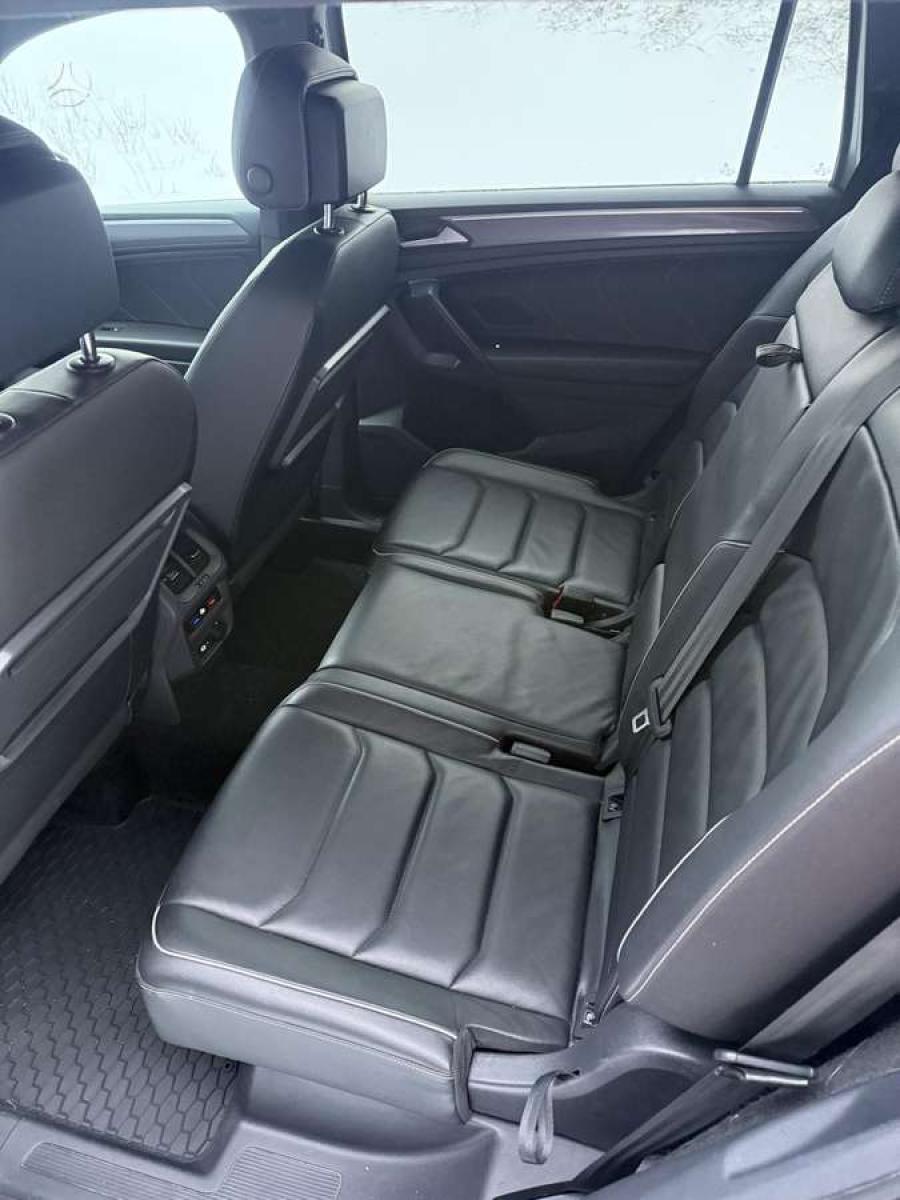 Grey Volkswagen Tiguan Allspace 2021 in Vilnius, with an engine capacity of 2.00 L and mileage of 272 thousand km for 15750 €, photo 13 on AUTOMOTO.COM.LV