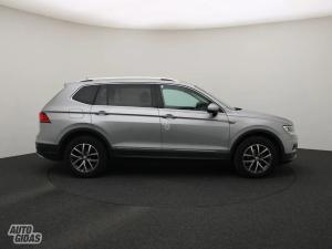 Pelēks Volkswagen Tiguan Allspace 2021 Viļņa, ar dzinēja tilpumu 2.00 L un nobraukumu 101 tūkst. km par 25499 €, foto 10 vietnē AUTOMOTO.COM.LV