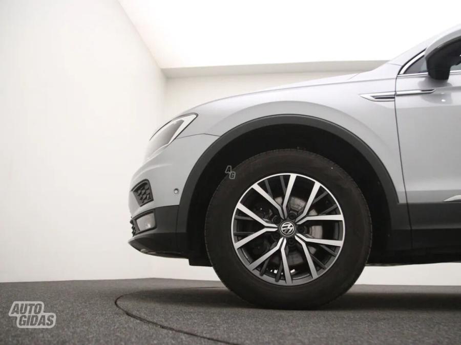 Pelēks Volkswagen Tiguan Allspace 2021 Viļņa, ar dzinēja tilpumu 2.00 L un nobraukumu 101 tūkst. km par 25499 €, foto 29 vietnē AUTOMOTO.COM.LV
