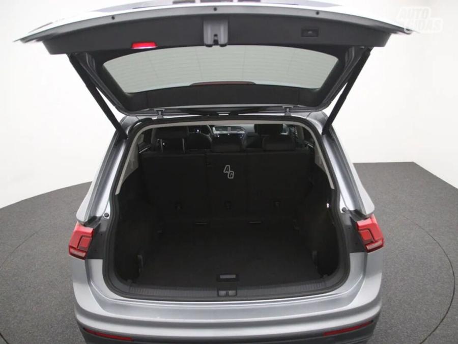 Pelēks Volkswagen Tiguan Allspace 2021 Viļņa, ar dzinēja tilpumu 2.00 L un nobraukumu 101 tūkst. km par 25499 €, foto 38 vietnē AUTOMOTO.COM.LV