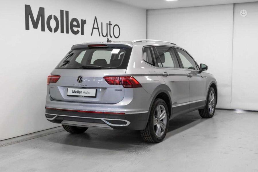 Grey Volkswagen Tiguan Allspace 2022 in Vilnius, with an engine capacity of 2.00 L and mileage of 153 thousand km for 28100 €, photo 3 on AUTOMOTO.COM.LV