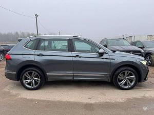 Grey Volkswagen Tiguan Allspace 2022 in Vilnius, with an engine capacity of 2.00 L and mileage of 128 thousand km for 31800 €, photo 4 on AUTOMOTO.COM.LV