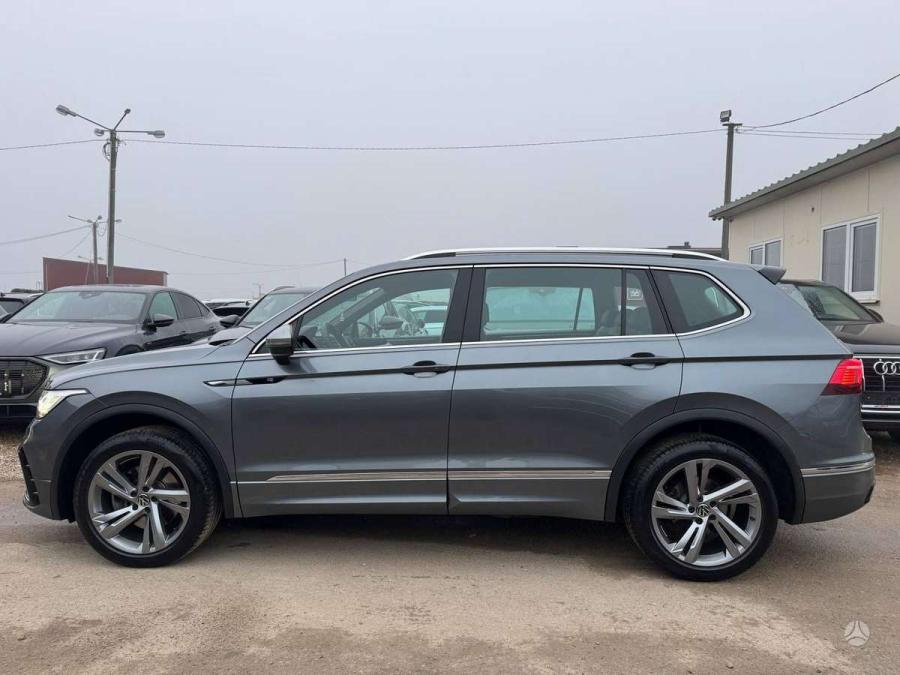Grey Volkswagen Tiguan Allspace 2022 in Vilnius, with an engine capacity of 2.00 L and mileage of 128 thousand km for 31800 €, photo 5 on AUTOMOTO.COM.LV