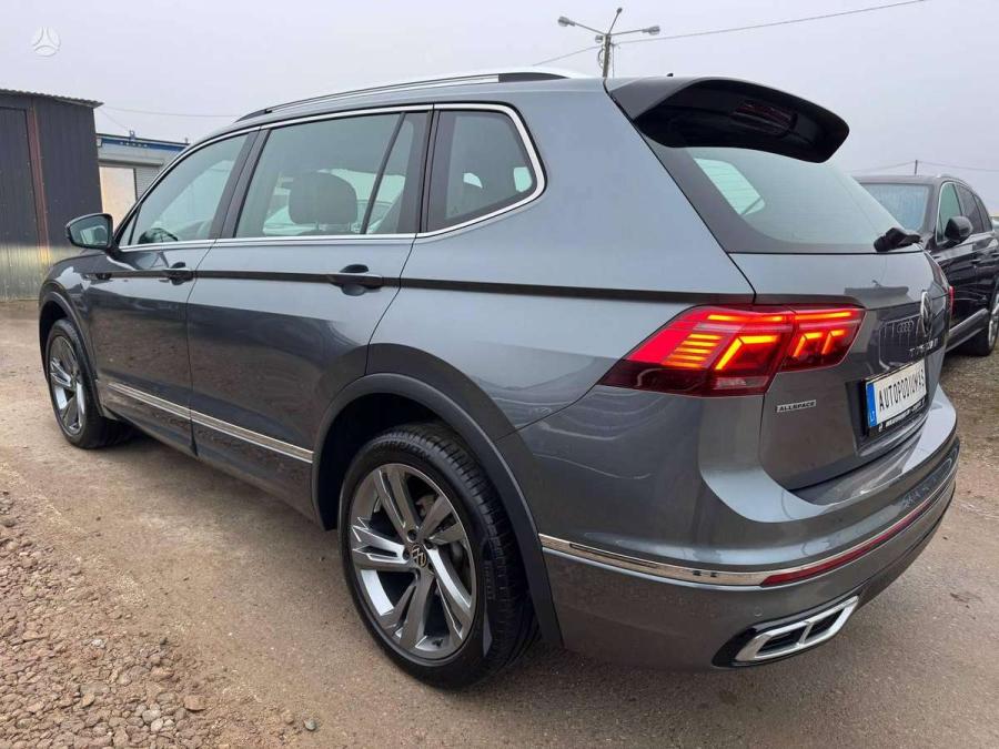 Grey Volkswagen Tiguan Allspace 2022 in Vilnius, with an engine capacity of 2.00 L and mileage of 128 thousand km for 31800 €, photo 7 on AUTOMOTO.COM.LV