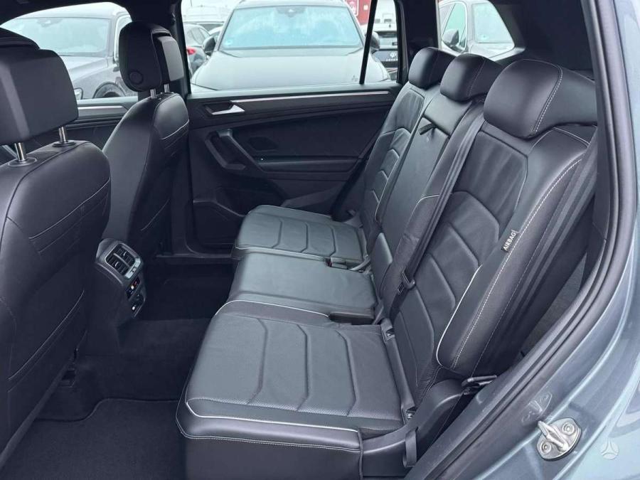 Grey Volkswagen Tiguan Allspace 2022 in Vilnius, with an engine capacity of 2.00 L and mileage of 128 thousand km for 31800 €, photo 12 on AUTOMOTO.COM.LV